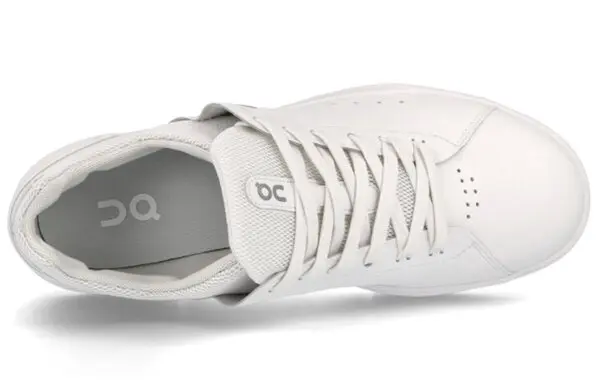 On The Roger Advantage Sneakers