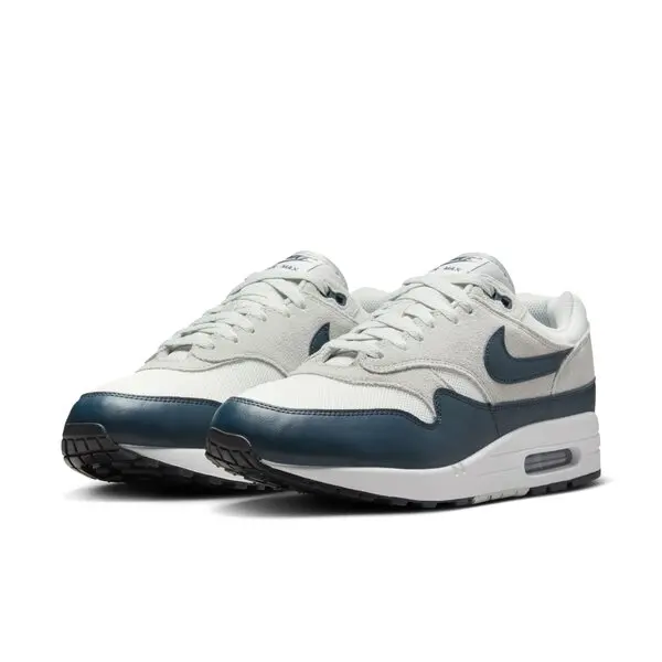 Nike Max 1 Essential Sneakers