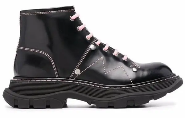 Alexander McQueen Contrast Stitch Tread Lace Up Boots - Black/pink