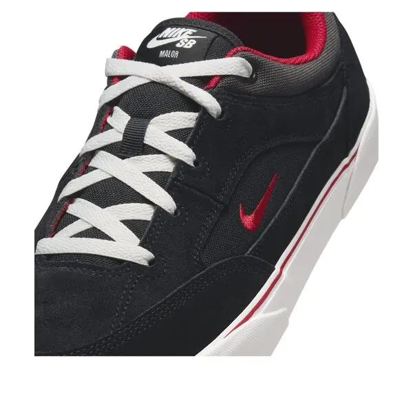 Nike Malor Sneakers