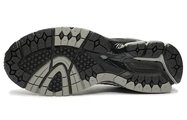NEW BALANCE 860 V2 Athletic Sneakers - Black/silver