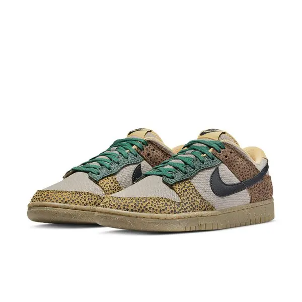 Nike Dunk Low Sneakers