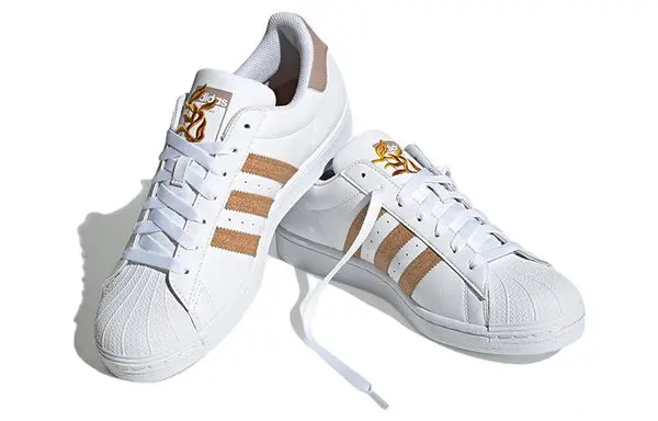 Adidas Originals Superstar Low Top Sneakers - White/brown