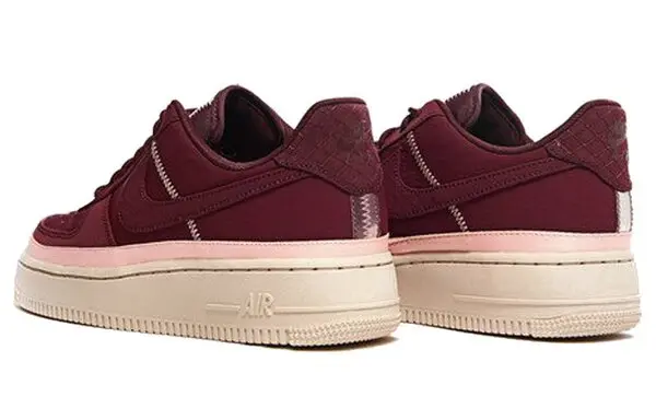 Nike Force 1 Low Top Sneakers