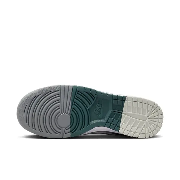 Nike Dunk Low Remix Sneakers - White/green