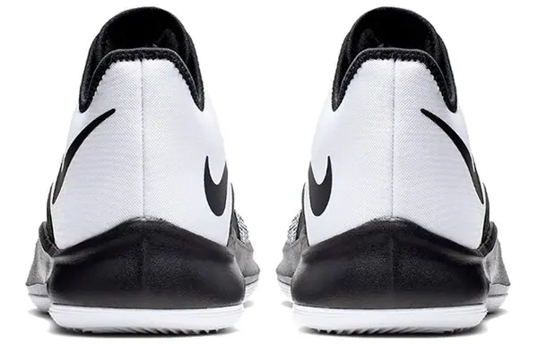 Nike Versitile 3 Sneakers