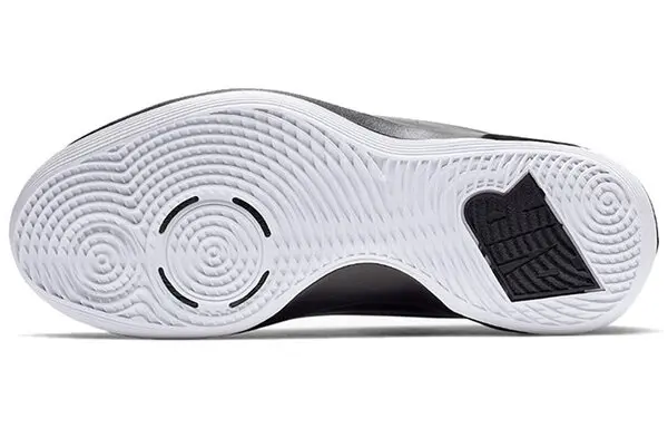 Nike Versitile 3 Sneakers