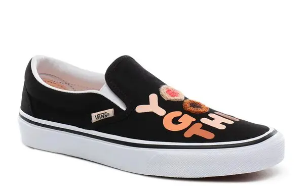 VANS Classic Slip-on Sneakers