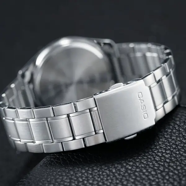 Casio Stainless Steel Quartz Analog Watch - White