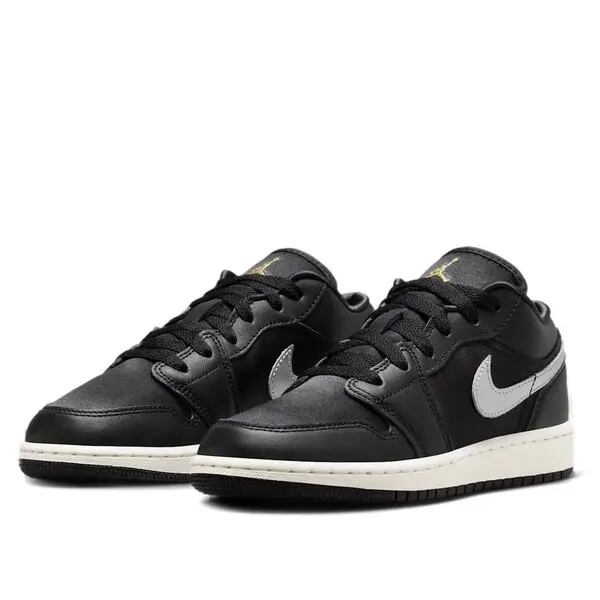 JORDAN 1 Low Se Sneakers - Black/metallic Silver/sail