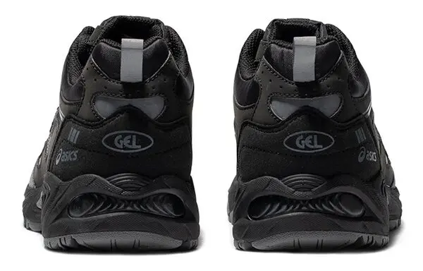 Asics Gel-100 Tr Low Top Sneakers