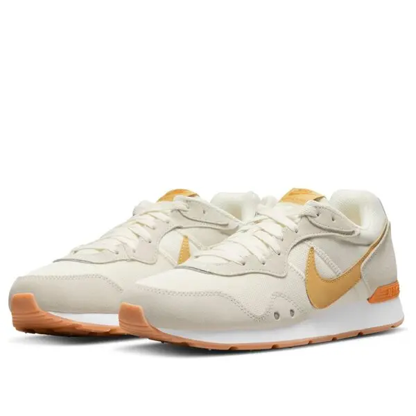 Nike Venture Runner Low Top Sneakers - White/grey