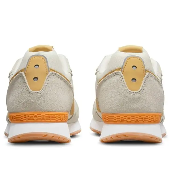Nike Venture Runner Low Top Sneakers - White/grey