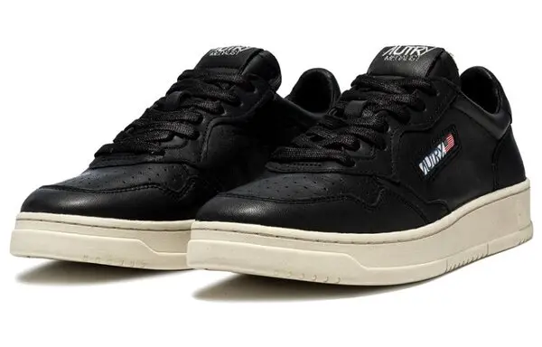 AUTRY Medalist Low Top Goat Leather Sneakers - Black
