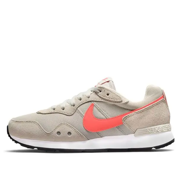 Nike Venture Runner Wide Sneakers - White/grey