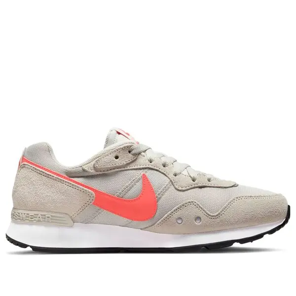 Nike Venture Runner Wide Sneakers - White/grey