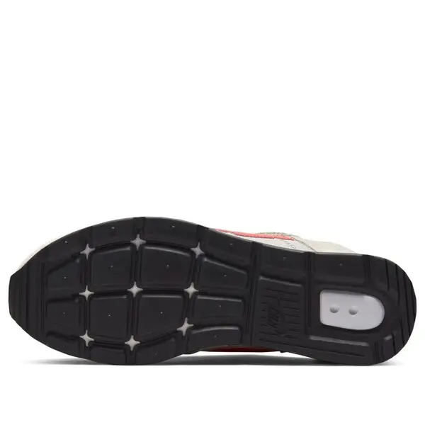 Nike Venture Runner Wide Sneakers - White/grey