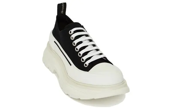Alexander McQueen Tread Slick Low Lace Up Sneakers - Black/white