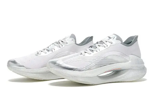LI-NING Essential Low Top Sneakers