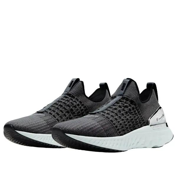 Nike React Phantom Run Flyknit 2 Sneakers - Black/gray