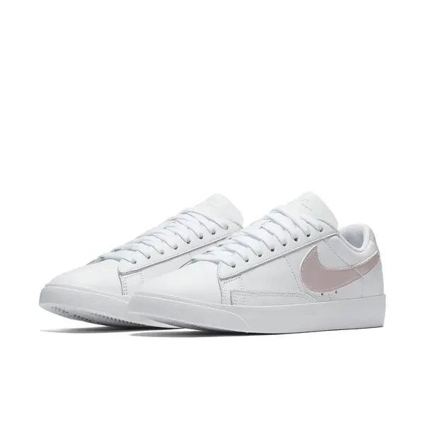 Nike Blazer Low Le Sneakers - White/particle Rose