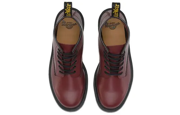 Dr. Martens 101 6-eyelet Boots