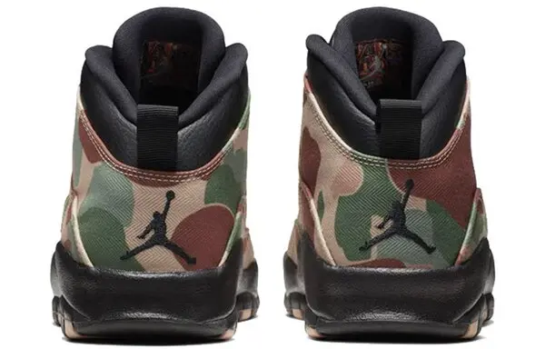JORDAN Retro 'desert Camo' Sneakers - Brown