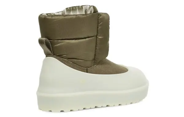 UGG Classic Maxi Toggle Boots - Default Colorway