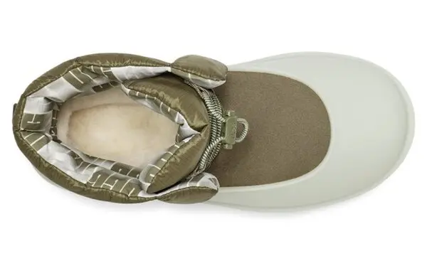 UGG Classic Maxi Toggle Boots - Default Colorway