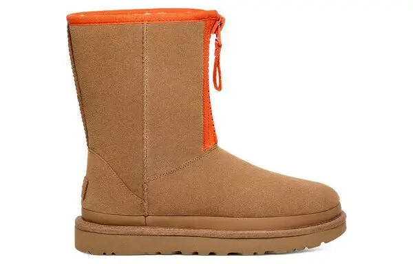 UGG Classic Short Zipper Tape Logo Boots - Chestnut
