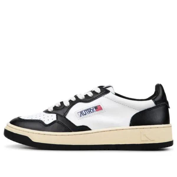 AUTRY Medalist Low Top Sneakers - White/black