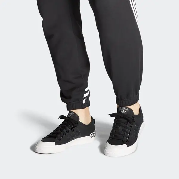 Adidas Nizza Low Top Sneakers With Oversize Heel Logo - Black