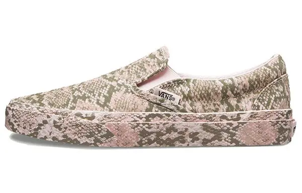 VANS Classic Slip-on Sneakers