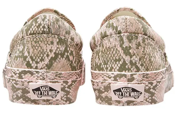 VANS Classic Slip-on Sneakers