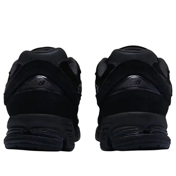 NEW BALANCE 2002r Athletic Sneakers - Black/black
