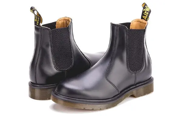 Dr. Martens 2976 Smooth Chelsea Boots - Black
