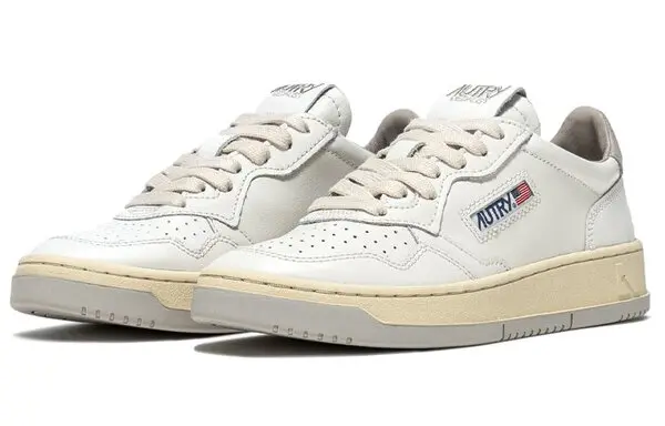 AUTRY Medalist Leather Low Top Sneakers - White/grey