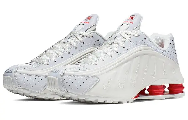 Nike Shox R4 Sneakers - White