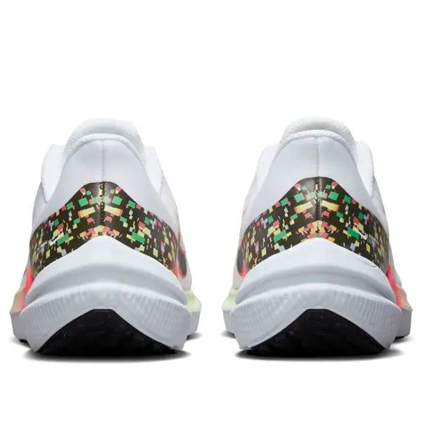 Nike Zoom Winflo Athletic Sneakers - White/red/black
