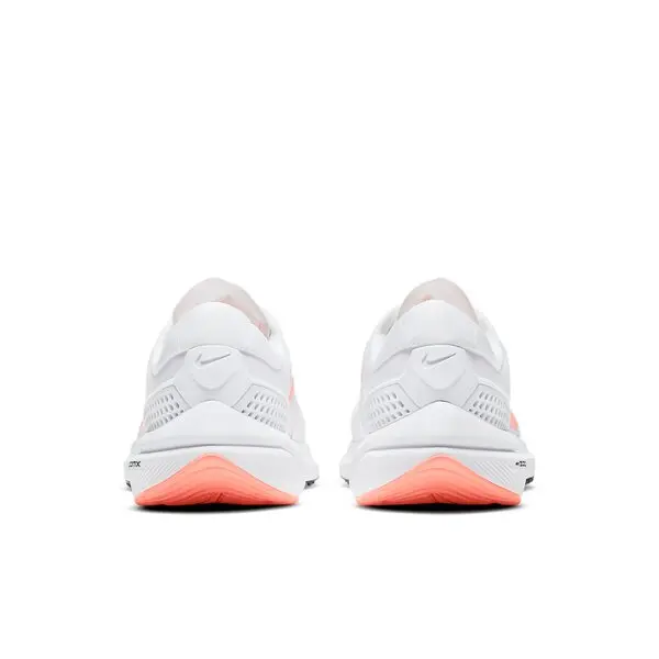 Nike Zoom Vomero 15 Athletic Sneakers - White/pink