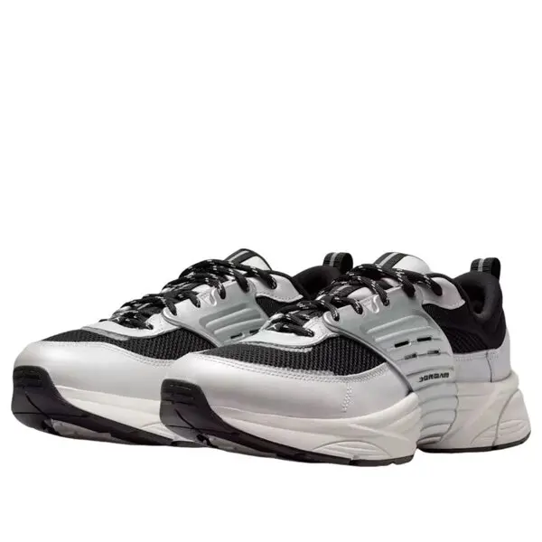 JORDAN Trunner O/s Sneakers - Photon Dust/black/sail