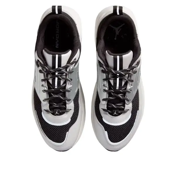 JORDAN Trunner O/s Sneakers - Photon Dust/black/sail