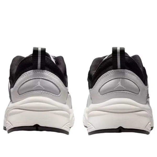 JORDAN Trunner O/s Sneakers - Photon Dust/black/sail
