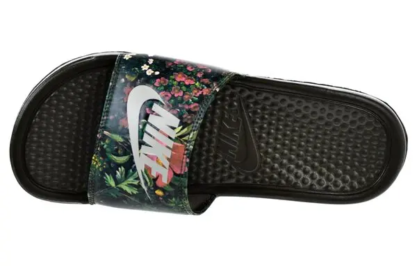 Nike Benassi Print "just Do It" Slides - Cargo Khaki/light Bone