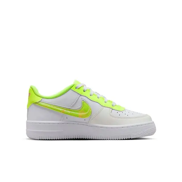 Nike Force 1 Lv8 Low Top Sneakers