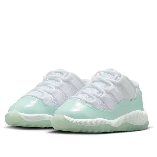 JORDAN 11 Retro Low Sneakers