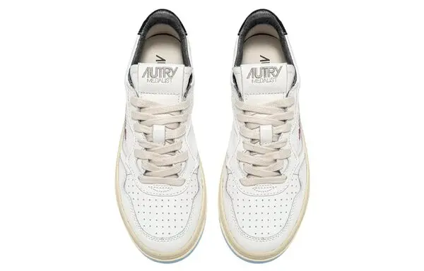 AUTRY Medalist Leather Low Top Sneakers - White/black