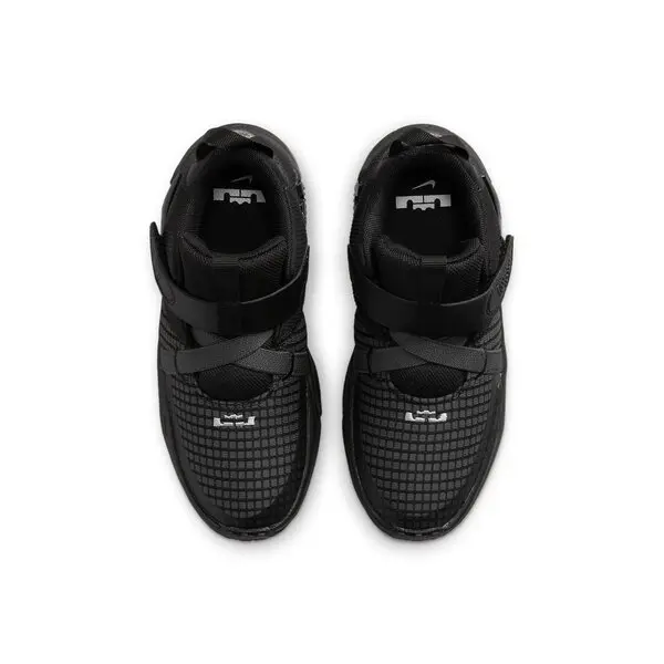 Nike Lebron Witness 7 Mid Top Basketball Sneakers