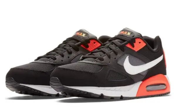 Nike Max Ivo Sneakers - Black