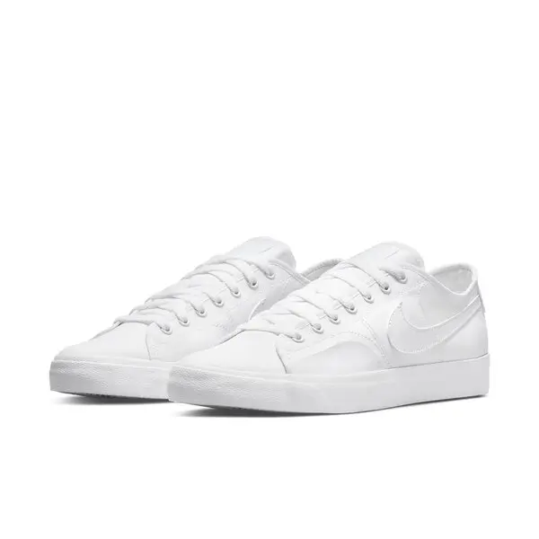Nike Blazer Court Sb Sneakers - White